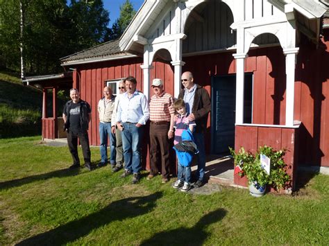 Gruppe Amerikabesøk Foran Huset I Smette Rukkedalen Hallingdal Museum Fotosamling