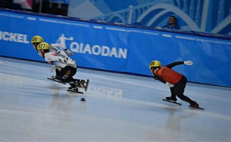 韓短道速滑再現「內訌」！兩人相撞摔出場外 中國選手奪冠 壹讀