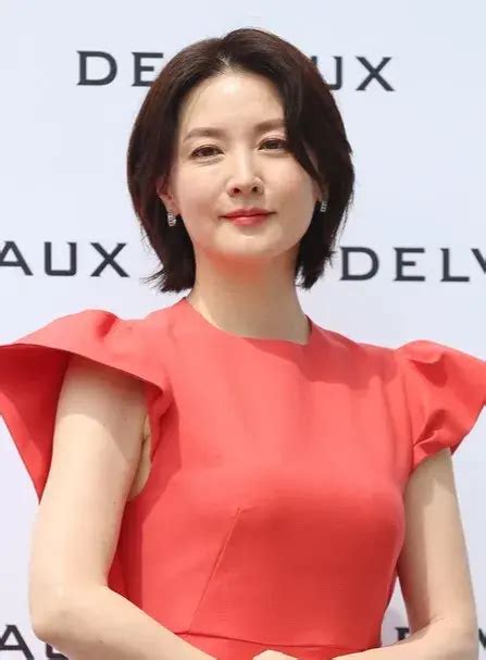 52岁李英爱复出状态像25，西装短发太飒了！嫁百亿豪门却愿当“农妇” 知乎