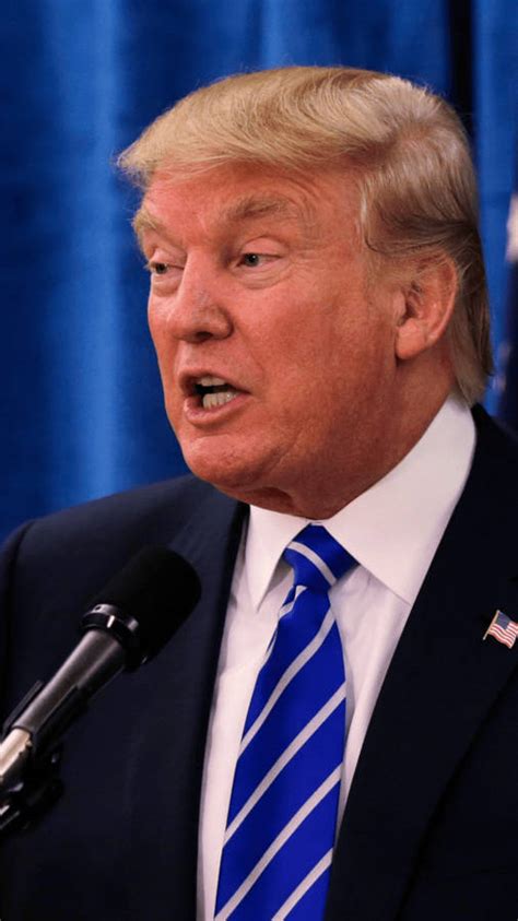 Baixe Papéis De Parede Do Donaldtrump Com As Cores Azul Royal