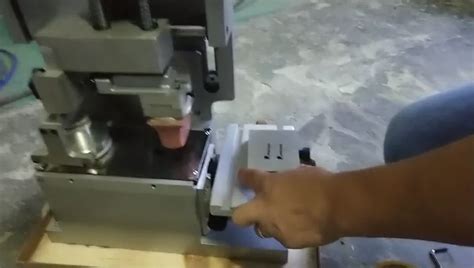 Syc 150 큰 인쇄 지역 패드 인쇄 기계 상표 인쇄 기계 단 하나 색깔을 가진 소형 수동 패드 인쇄기 Buy 새로운 단색 수동 패드 인쇄 기계단일 컬러 패드 프린터