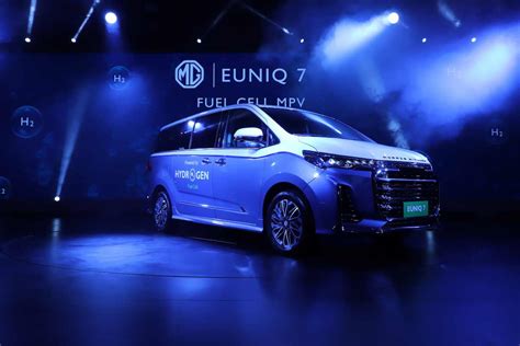 Mg Euniq 7 Fcev On Display At Auto Expo