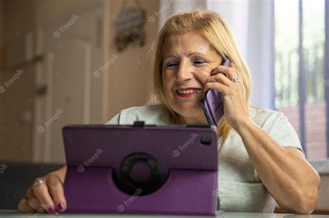 Premium Photo Older Woman Sitting At Home While Talking On Her Cell