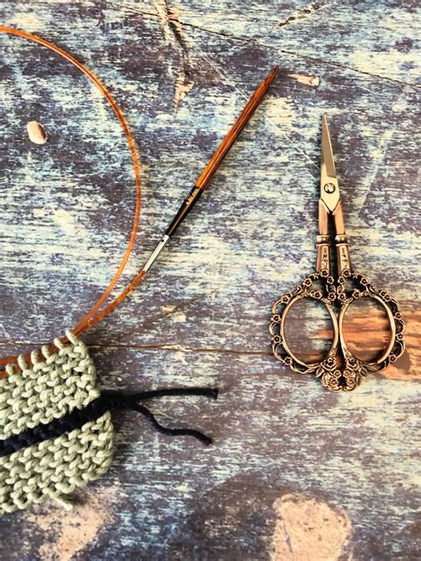 How To Knit A Simple Mug Rug Tutorial For Beginners Christacodesign