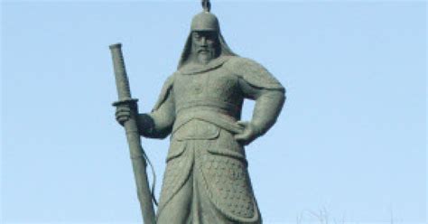 이순신 동상 만들때 천장 뚫고 하이킥