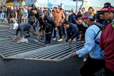 Peru Paro De Transportistas Se Extiende Por Repunte De Violencia