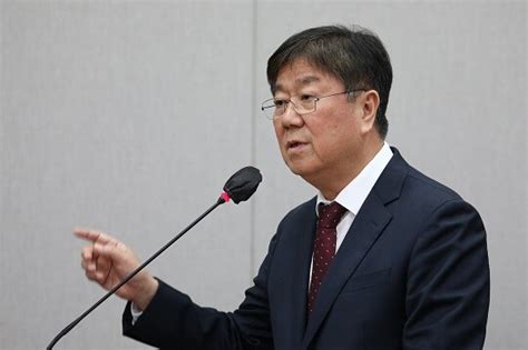 단독 국내서 사업할까김대기 비서실장 장남 창업 ‘와트리 추적 일요신문