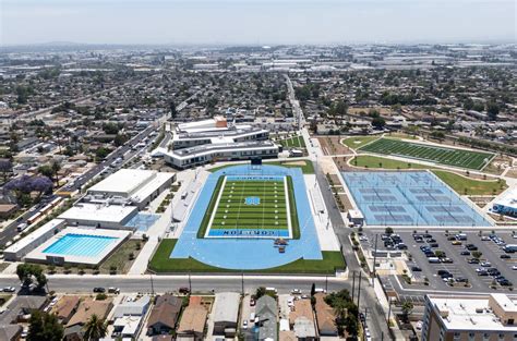 Dr Dre Attends Ribbon Cutting For New Compton High School Los Angeles Times