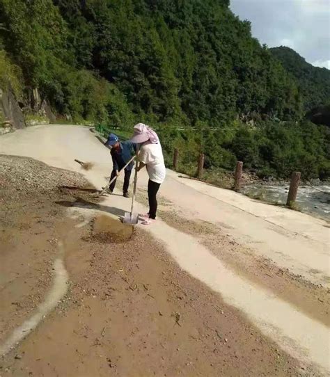 三河坝镇扎实开展汛期地质灾害隐患排查和整治工作防汛