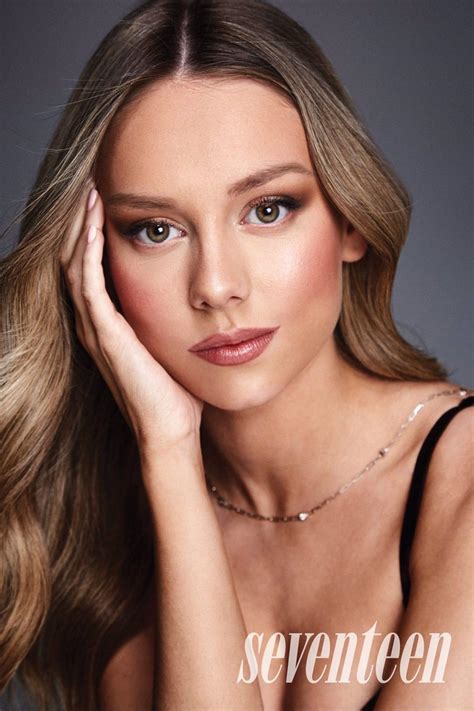 Top 40 Best Ester Exposito Desktop Wallpapers In 2024