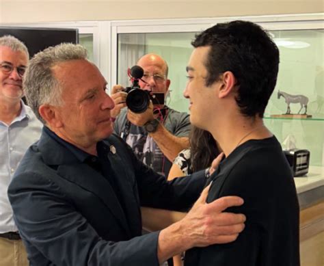 Steve Witkoff Gives Late Sons Star Of David Necklace To Freed Hostage Edan Alexander 5 Towns