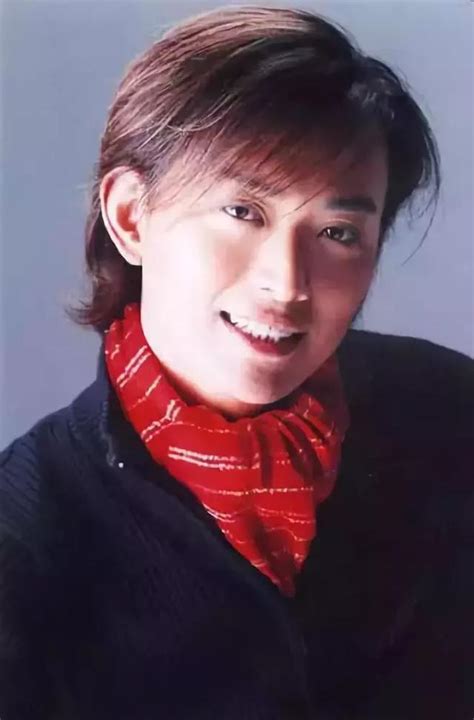 黄海冰全家照，二婚妻子年轻漂亮，儿子帅气，女儿可爱！