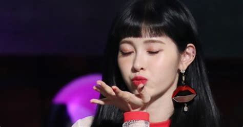 포토 예빈 마성의 레드립