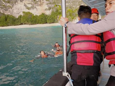 WNA Dihantam Ombak Di Pantai Kelingking Alami Cedera Kaki Pena Bali