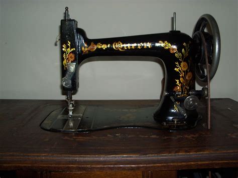 Queen Fiddlebase Treadle