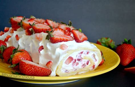 Spanish Strawberry And Cream Roll Brazo Gitano De Fresa Y Nata Ispaniškas Vyniotinis Su