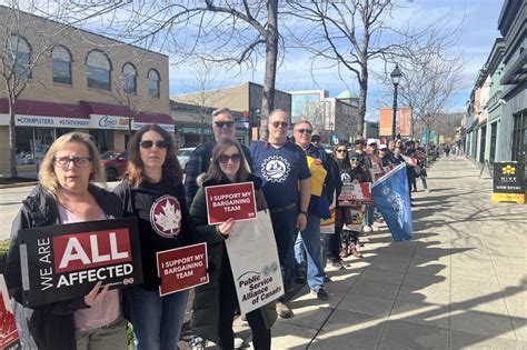 Federal Employees Strike In Vernon Vernon Morning Star