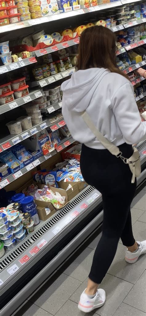 Hot Mommy In Black Leggings Bubble Butt Spandex Leggings Yoga Pants Forum