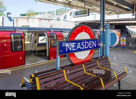 Neasden Underground Station Neasden Station London Rzbgcl