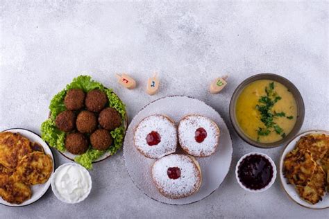 Comida Tradicional Judía De La Festividad De Hanukkah Foto Premium