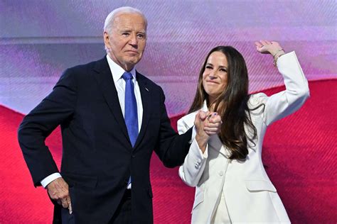 Ashley Biden Makes Father Joe Biden Cry In Touching Dnc Tribute Og