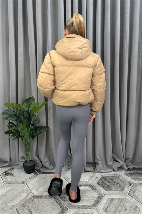 Cropped Puffer Jacket In Mocha Rela Rela