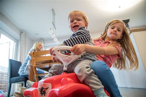 Geschwister Streit ist wichtig für Entwicklung Familien