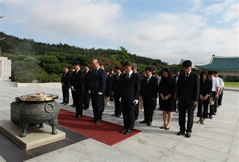 서울대치과병원 74주년 광복절 맞아 국립서울현충원 참배
