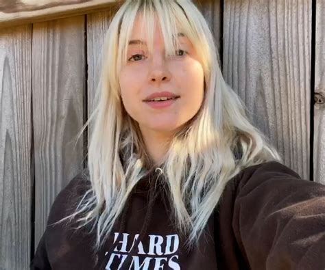 Hayley Williams Hand Delivered An Unreleased Song To A Fan To Leak