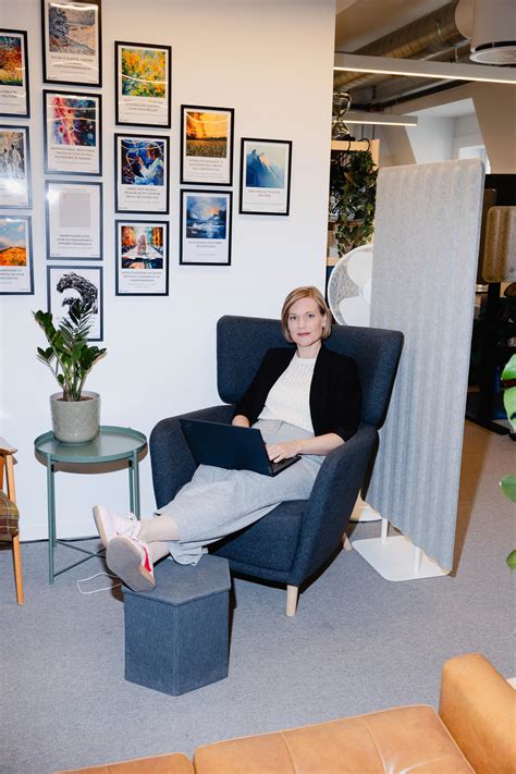 Sigrid Bratlie Avfeide Det Først Som Konspirasjonstoeri Nå Gir Hun Ut