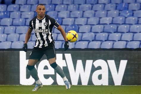 Marçal exalta Textor e mira títulos para 2023 no Botafogo Gazeta