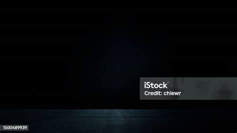 어두운 거리 아스팔트 추상적인 진한 파란색 배경 비어 있는 열린 어두운 장면 네온 불빛 스포트라이트 희미한 연기가 있는 콘크리트 바닥과 스튜디오 룸은 디스플레이 제품의 내부