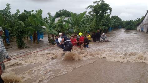 Las Fuertes Lluvias Provocan El Desbordamiento De Tres Ríos En Tabasco