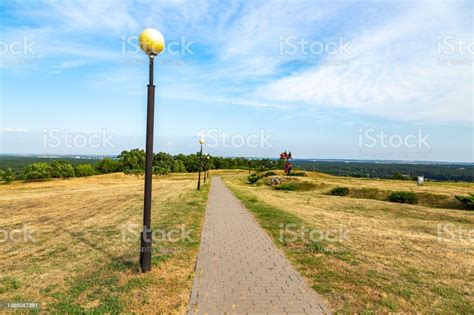 아웃백의 계곡 숲 언덕 하늘 여행과 레크리에이션을 즐길 수 있는 지역 0명에 대한 스톡 사진 및 기타 이미지 0명 개발 건축물 Istock