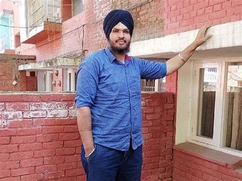 At 7 Feet 6 Inches Jagdeep Singh Is The Tallest Traffic Cop In The