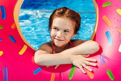 Fiesta De Cumpleaños En La Piscina Para Niños La Hormiga Play