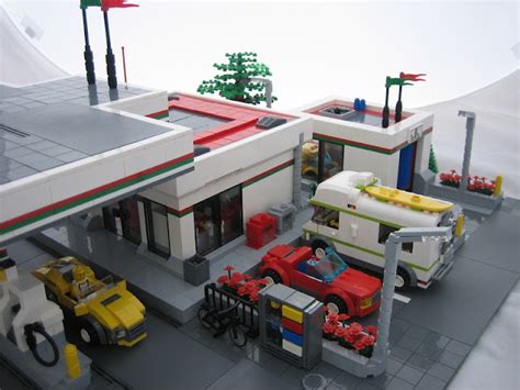 DeToyz Lego MOC Octan Gas Station