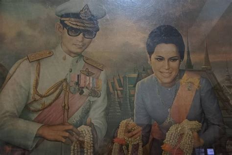 138 ภาพพิมพ์เก่าพระบรมสาทิสลักษณ์ในหลวงรัชกาลที่9 และสมเด็จพระบรมราชินีนาถในรัชกาลที่9 โดยศิลปิน