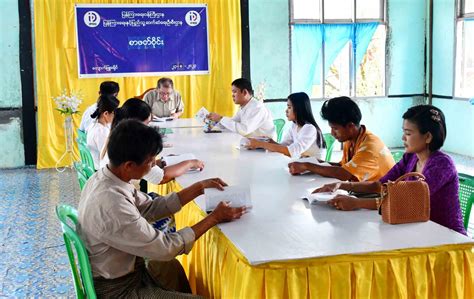ကျောက်ဖြူခရိုင် Community Centre ခန်းမ၌ Book Club အဖွဲ့ဝင်များနှင့် “အမ