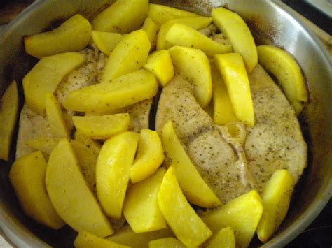 τα μαγειρεματα ξιφιας στο φουρνο με λεμονατες πατατες