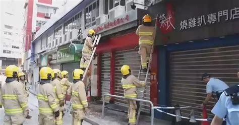 灣仔有店舖塌假天花沒人傷 消防員到場將天花板及燈飾移除