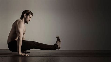 Yoga Para Hombres Porqu Cada D A Se Practica M S Relajemos