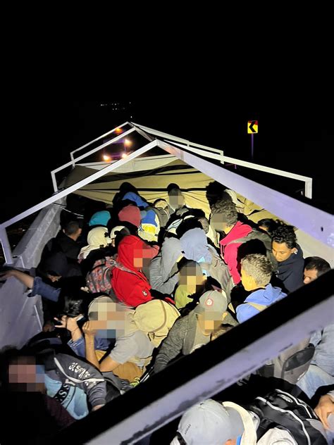 Encuentran A 266 Migrantes Hacinados En Tres Camiones En México En Su
