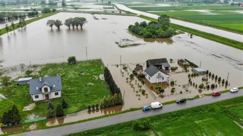 Po ulewach na Wiśle utworzyła się wysoka na 4 metry fala wezbraniowa