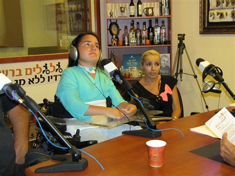 ירדן מרציאנו כבשה עוד פסגה משדרת תוכנית אישית בתחנת הרדיו גלגלים ברשת ירון מיכאלי תקשורת