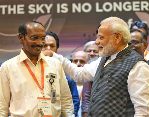 Photo Gallery Pm Narendra Modi Cheers Isro Scientists Students At