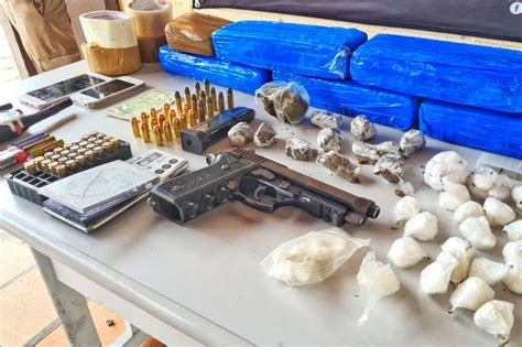 VÍDEO operação da PM apreende arma e drogas em Blumenau ND Mais