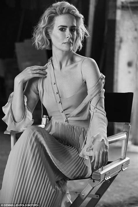 10 Hot Sexy Holland Taylor Bikini Pics