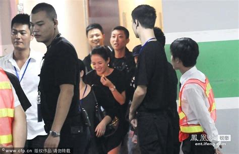 章子怡被传与撒贝宁分手后微笑亮相 高清大图 娱乐频道凤凰网