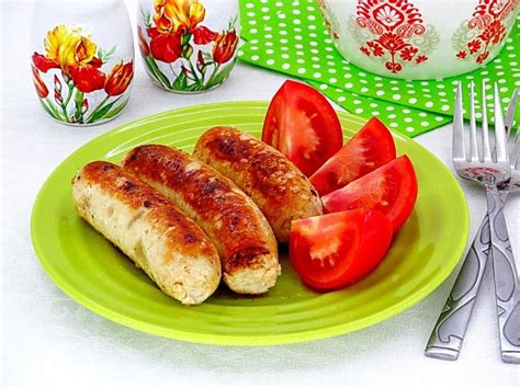 Куриные колбаски с аппетитным соусом: идея для вкусного ужина на сковороде